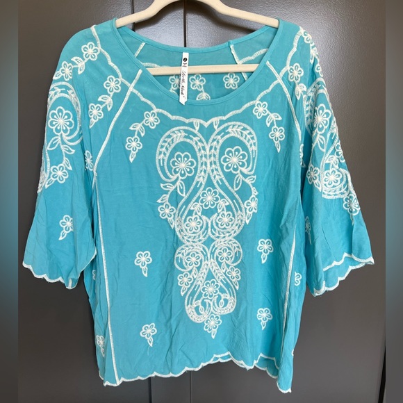 Leo And Nicole Tops Leo Nicole Top Poshmark